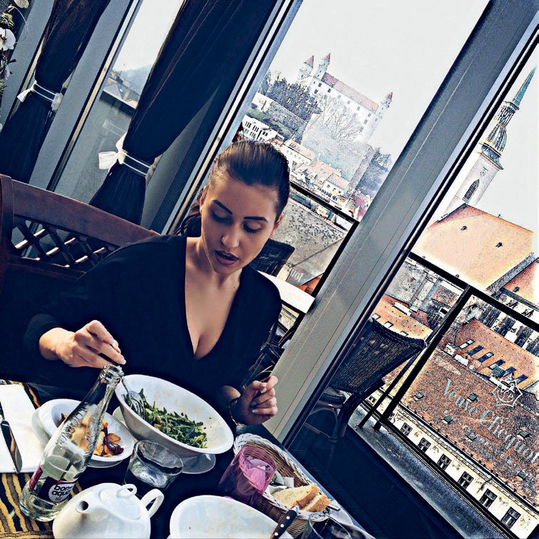 Anja Jenko na izletu v Bratislavi - Govori.se