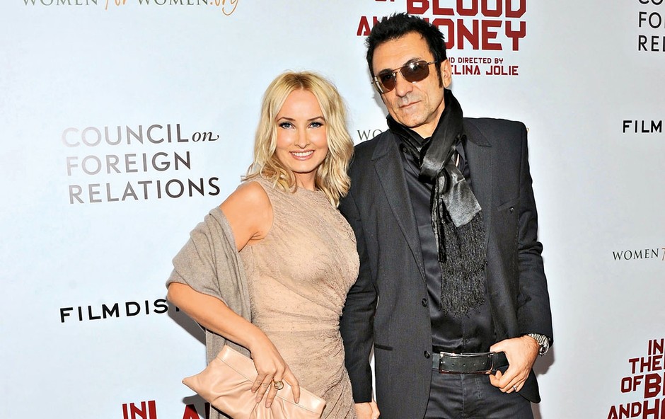 Tanja Ribič & Branko Đurić – Đuro urejata okolico vile na Primorskem ...