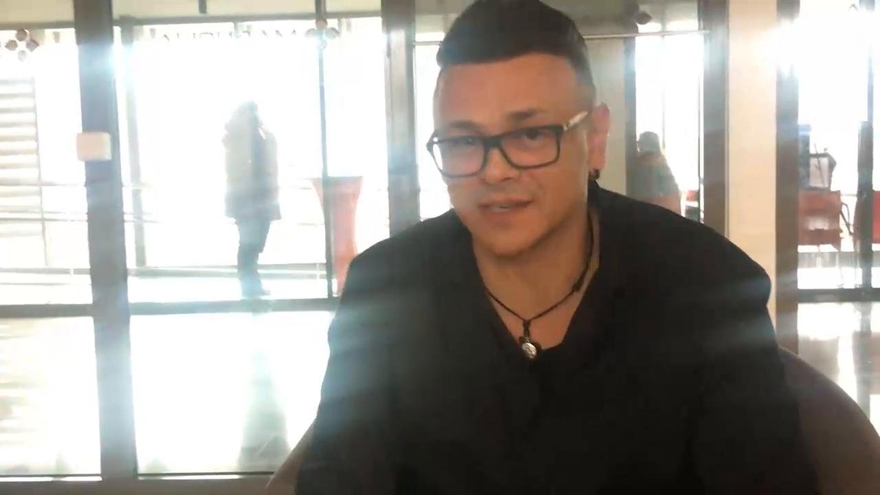 Samuel Lucas, Ana Žontar in Tamara Sobotič z video čestitko za revijo ...