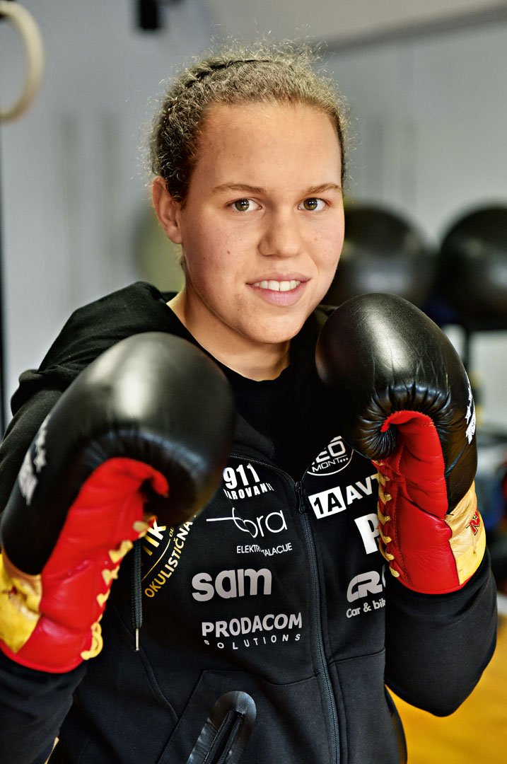 Boksarka Ema Kozin postala najmlajša svetovna prvakinja! - Domači trači ...