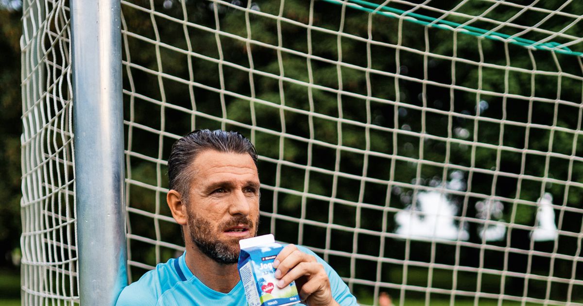 Utrinek s snemanja: Sebastjan Cimirotič se z otroki dobro razume ...