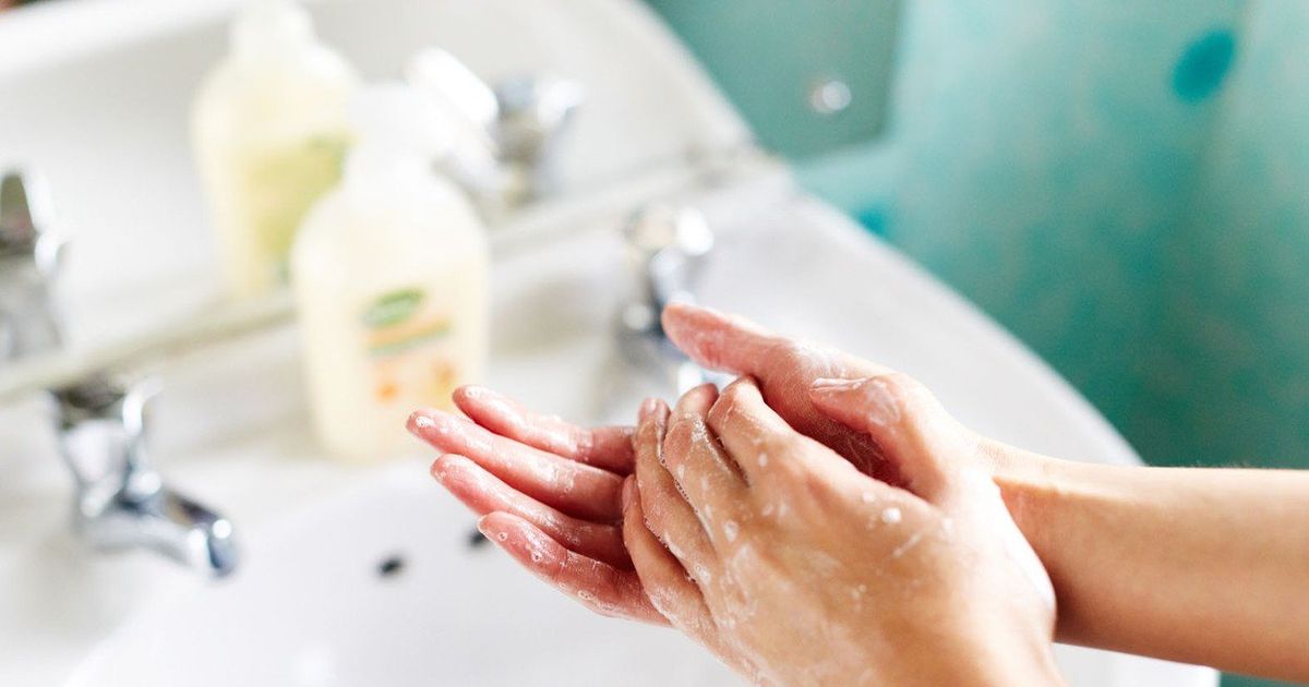 Nova študija pravi, da si večinoma vsi roke umivamo nepravilno ...