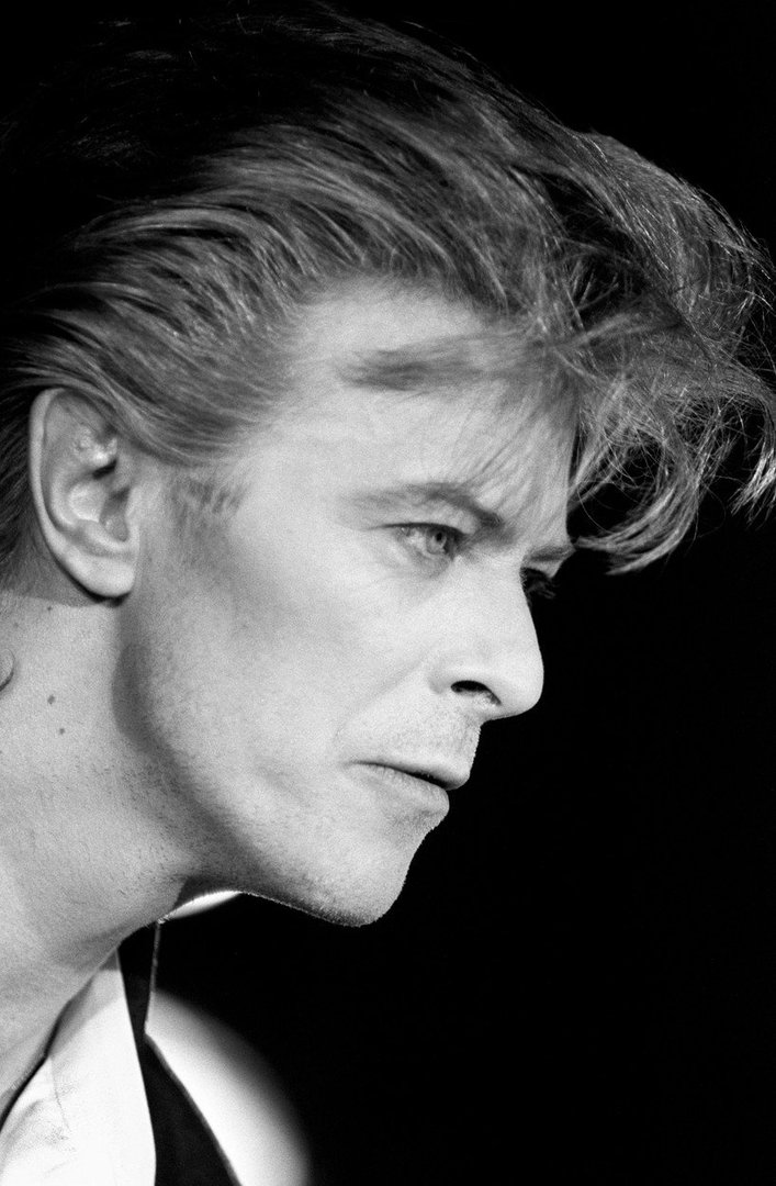 Davida Bowieja bo v filmu upodobil britanski igralec in glasbenik ...