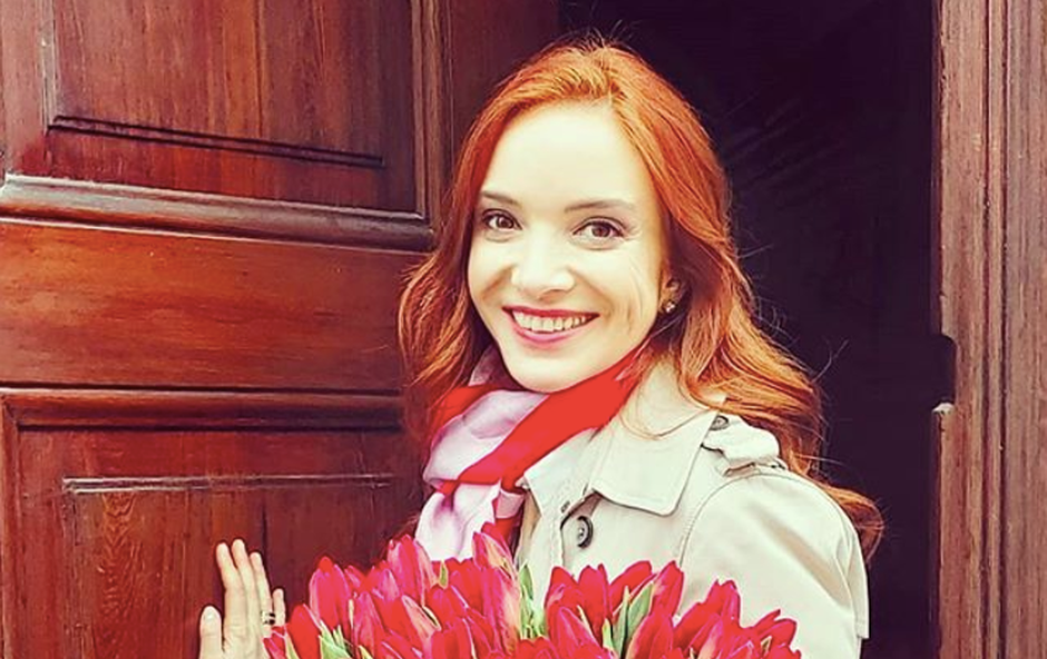 Tako kratkega krilca pri Mojci Mavec nismo vajeni, njene noge so videti ...