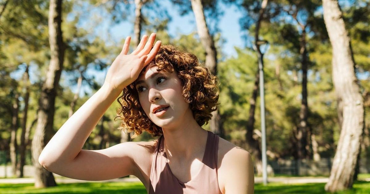 Se poleti močno potite v obraz? To je neprijetna reč, a jo je mogoče ...