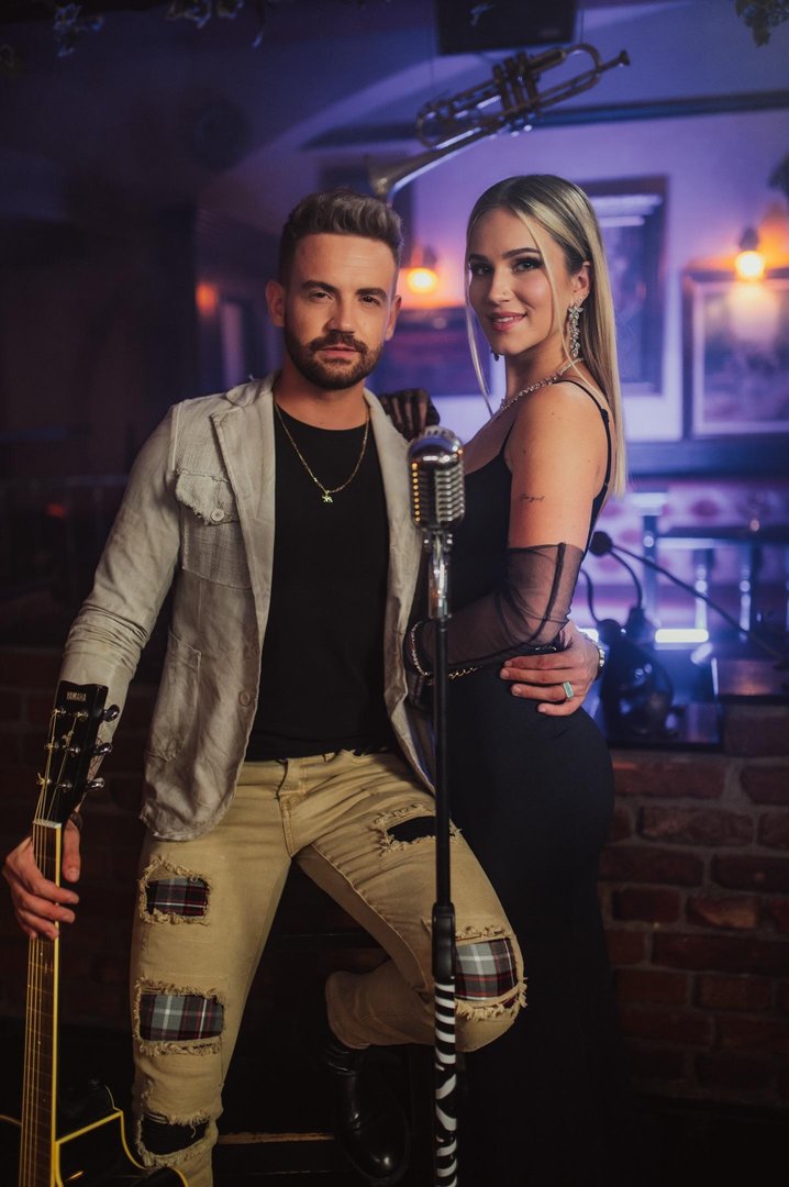 Slovenski pevec prekinil snemanje nove pesmi in odpotoval v ...