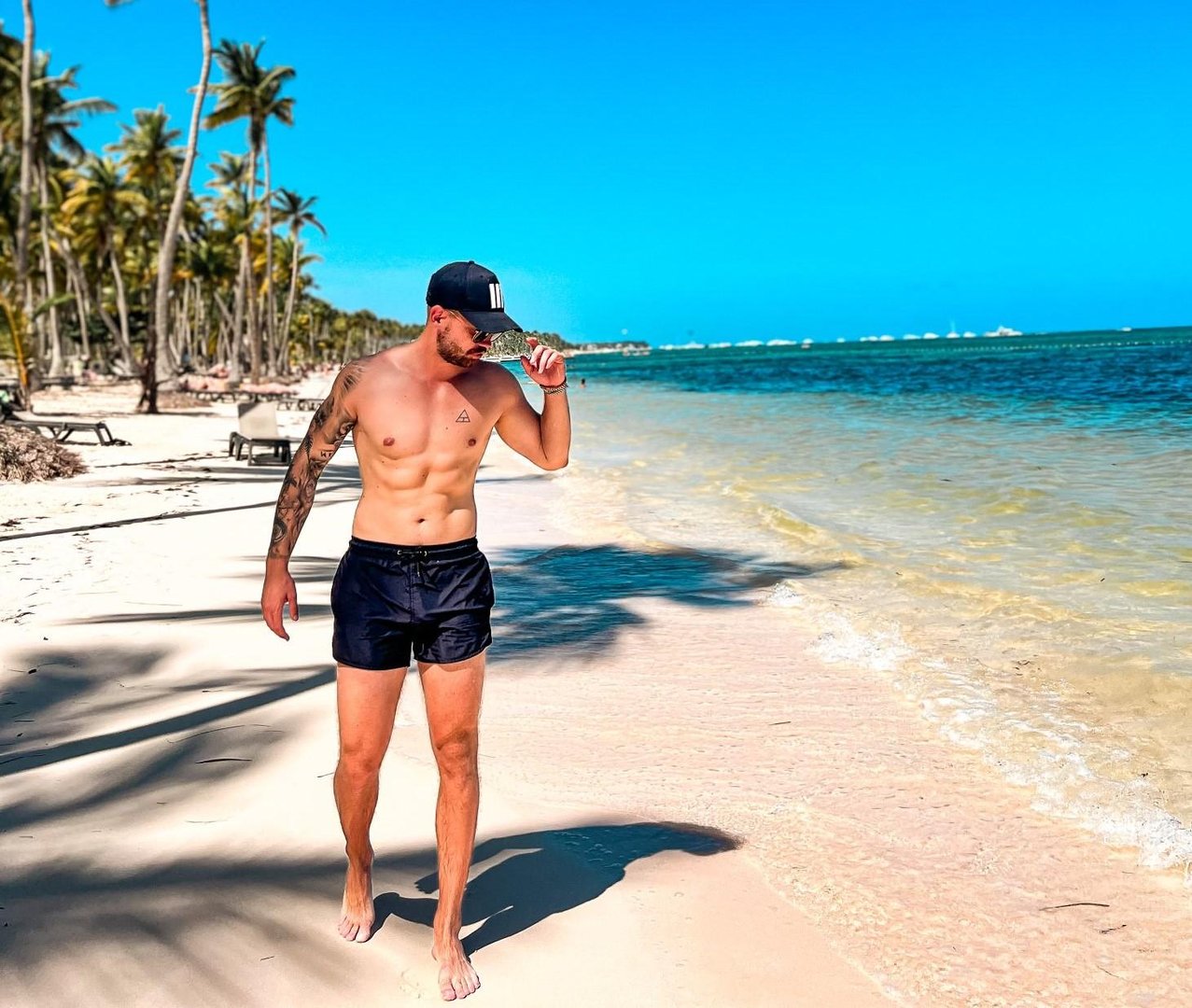 Slovenski pevec prekinil snemanje nove pesmi in odpotoval v ...