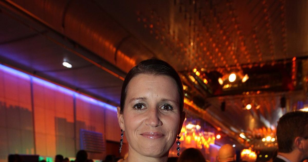 Lara Romih v teh belih kopalkah pokazala sanjske obline, ki so kipele ...