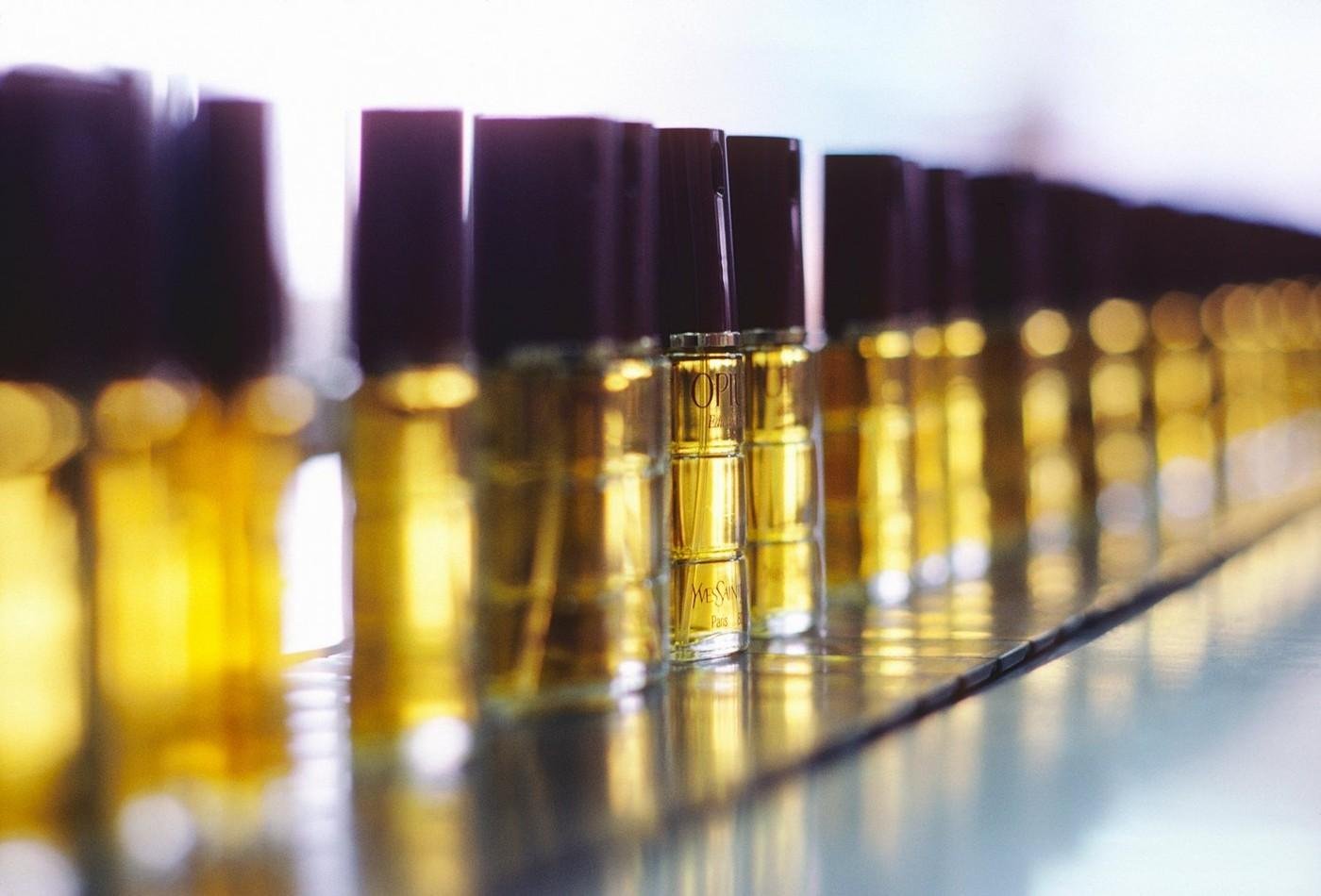 Razglasili so najboljši ženski in moški parfum vseh časov, ga morda ...