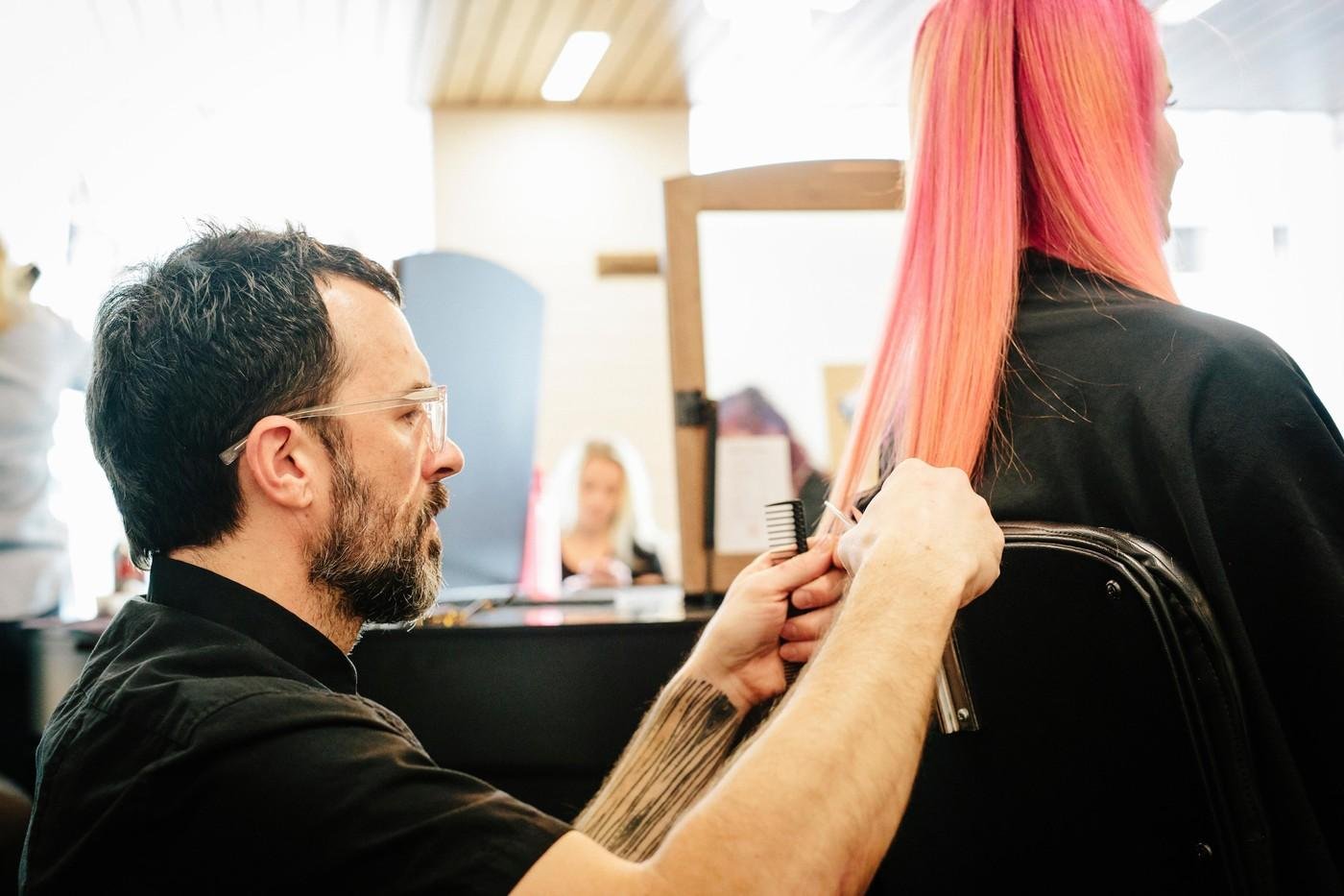 To je pričeska, ki bi jo frizerji najraje prepovedali za ženske 50 ...