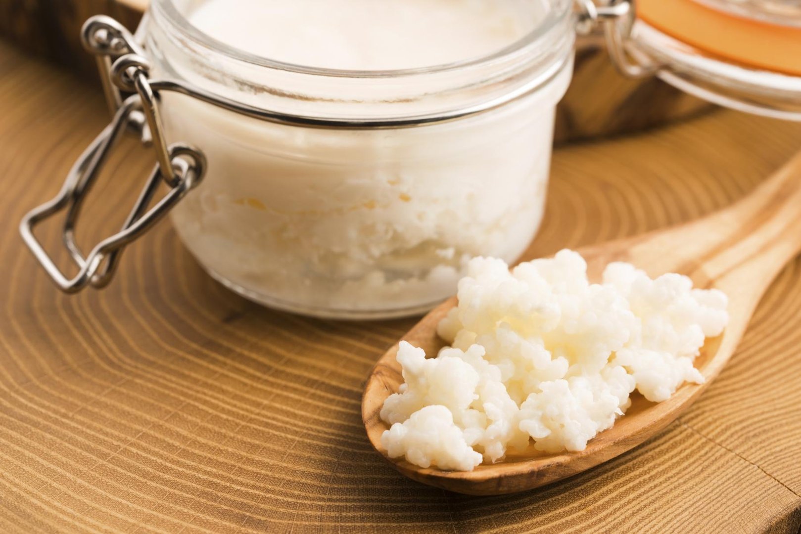 Zakaj je kefir 'boljši' od jogurta? - Govori.se